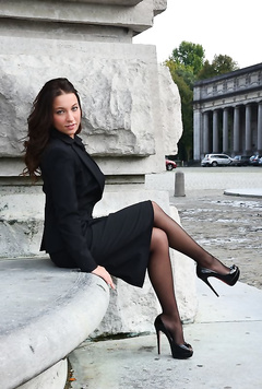 Sexy crossed legs pics - 64 pics