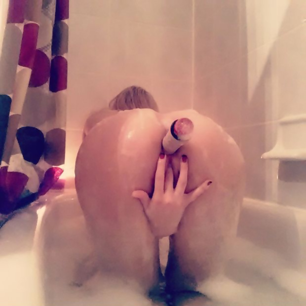 Fingering Wet Clits Pic Of 42